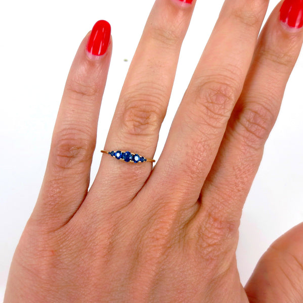 Seven-Stone Graduated Blue Sapphire Ring in 18K Yellow Gold - 0.31cts ...